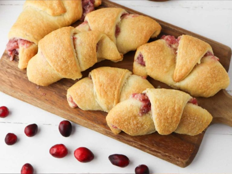 Cranberry Cream Cheese Crescent Rolls | Easy Everyday Recipes