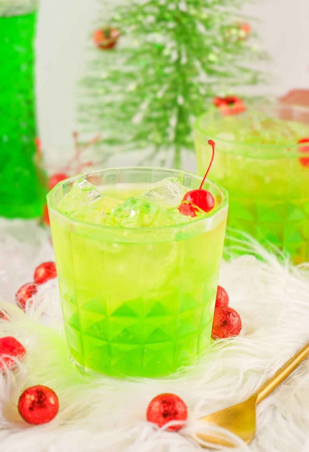 Easy Grinch Cocktail Recipe | Easy Everyday Recipes