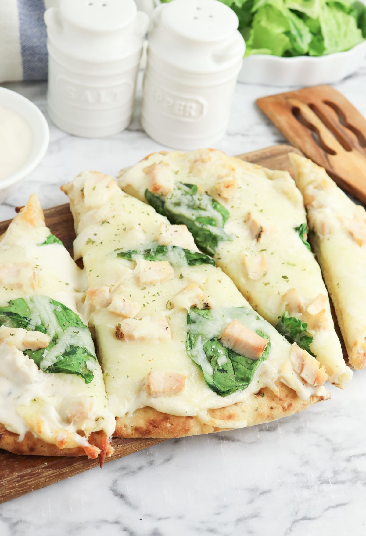 Olive Garden Copycat Chicken Alfredo Flatbread | Easy Everyday Recipes