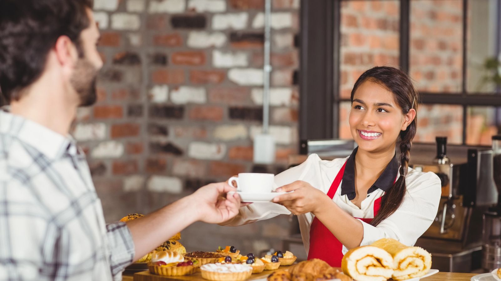 15 Restaurant Etiquette Rules You're Probably Breaking | Easy Everyday ...