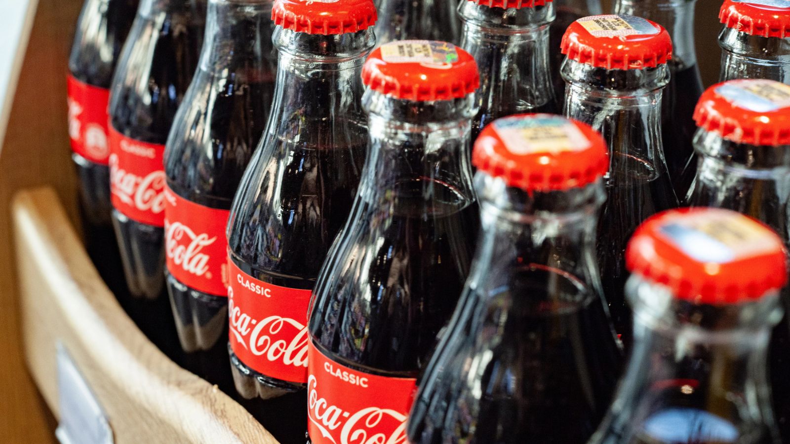 10 Surprising Uses For Coca-Cola You’ve Never Heard Of | Easy Everyday ...